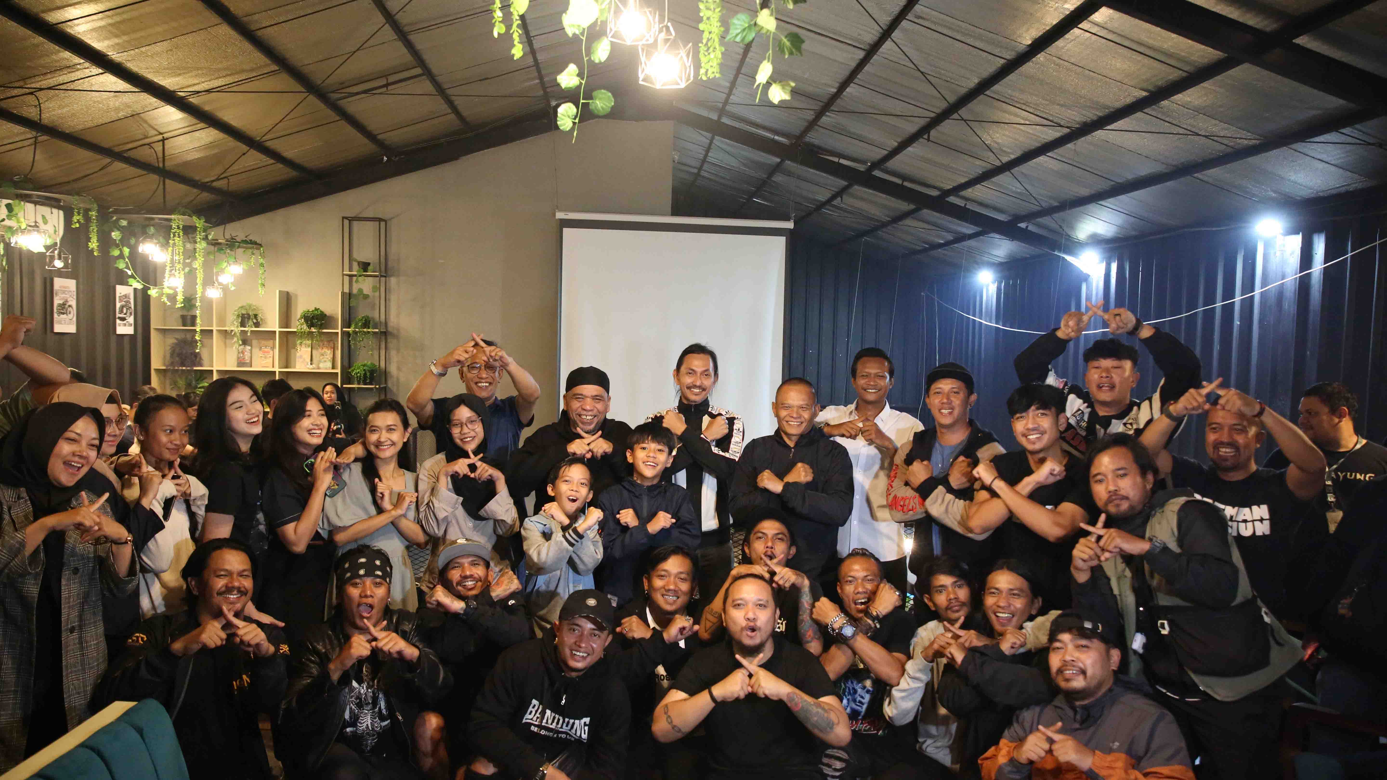 Nobar Sinetron Preman Pensiun X di Bandung Meriah, Penonton Tertawa ...